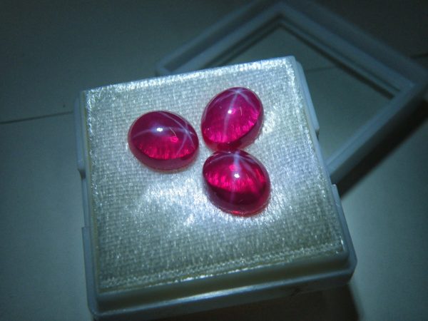Đá Ruby hồng ngọc là gì? Cách phân biệt đá Ruby thật giả - Thế giới ngọc quý